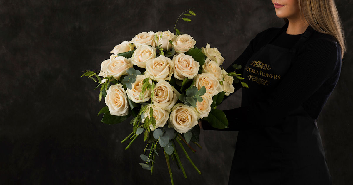 Avalanche Roses Birmingham | Bouquet of Roses | Victoria Flowers